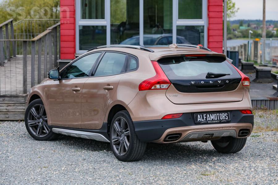 Brūns Volvo V40 2013 Rīga, ar dzinēja tilpumu 2.00 L un nobraukumu 322 tūkst. km par 8490 €, foto 4 vietnē AUTOMOTO.COM.LV