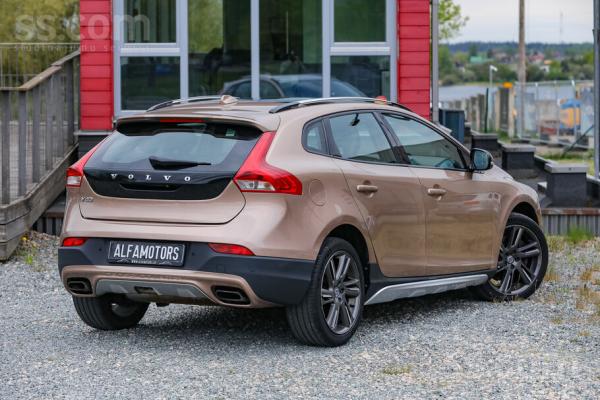 Brown Volvo V40 2013 in Riga, with an engine capacity of 2.00 L and mileage of 322 thousand km for 8490 €, photo 4 on AUTOMOTO.COM.LV