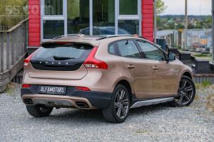 Brūns Volvo V40 2013 Rīga, ar dzinēja tilpumu 2.00 L un nobraukumu 322 tūkst. km par 8490 €, foto 5 vietnē AUTOMOTO.COM.LV