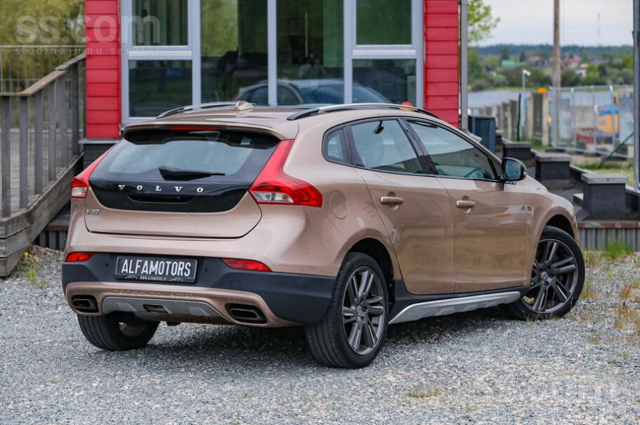 Brūns Volvo V40 2013 Rīga, ar dzinēja tilpumu 2.00 L un nobraukumu 322 tūkst. km par 8490 €, foto 5 vietnē AUTOMOTO.COM.LV