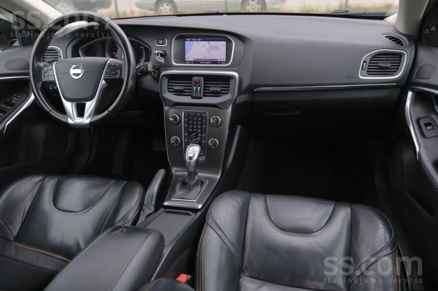 Brūns Volvo V40 2013 Rīga, ar dzinēja tilpumu 2.00 L un nobraukumu 322 tūkst. km par 8490 €, foto 7 vietnē AUTOMOTO.COM.LV