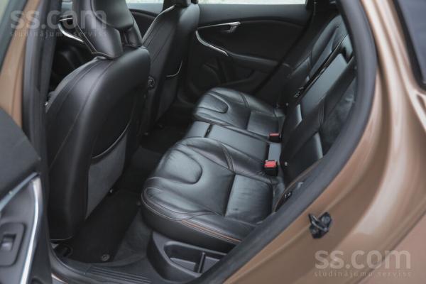 Brown Volvo V40 2013 in Riga, with an engine capacity of 2.00 L and mileage of 322 thousand km for 8490 €, photo 9 on AUTOMOTO.COM.LV