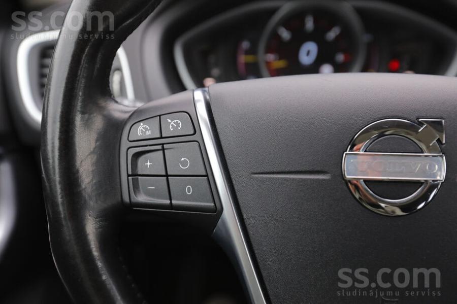 Brūns Volvo V40 2013 Rīga, ar dzinēja tilpumu 2.00 L un nobraukumu 322 tūkst. km par 8490 €, foto 13 vietnē AUTOMOTO.COM.LV