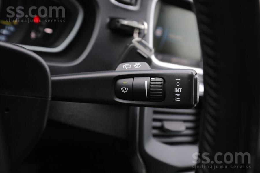 Brūns Volvo V40 2013 Rīga, ar dzinēja tilpumu 2.00 L un nobraukumu 322 tūkst. km par 8490 €, foto 14 vietnē AUTOMOTO.COM.LV
