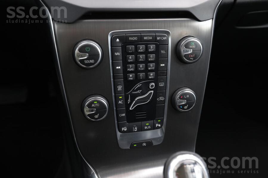 Brūns Volvo V40 2013 Rīga, ar dzinēja tilpumu 2.00 L un nobraukumu 322 tūkst. km par 8490 €, foto 18 vietnē AUTOMOTO.COM.LV