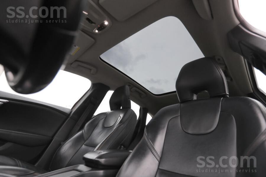 Brūns Volvo V40 2013 Rīga, ar dzinēja tilpumu 2.00 L un nobraukumu 322 tūkst. km par 8490 €, foto 22 vietnē AUTOMOTO.COM.LV