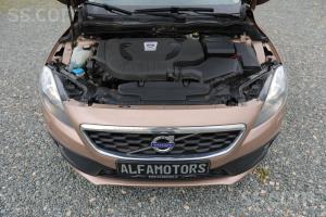 Brūns Volvo V40 2013 Rīga, ar dzinēja tilpumu 2.00 L un nobraukumu 322 tūkst. km par 8490 €, foto 23 vietnē AUTOMOTO.COM.LV