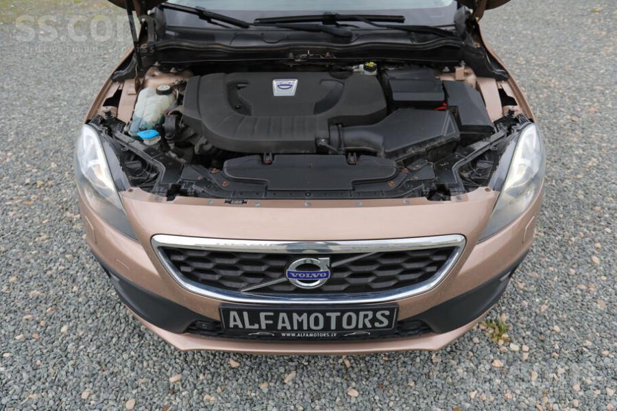 Brūns Volvo V40 2013 Rīga, ar dzinēja tilpumu 2.00 L un nobraukumu 322 tūkst. km par 8490 €, foto 23 vietnē AUTOMOTO.COM.LV