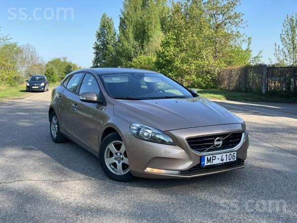Brūns Volvo V40 2013 Rīga, ar dzinēja tilpumu 1.60 L un nobraukumu 373 tūkst. km par 3400 €, foto 2 vietnē AUTOMOTO.COM.LV