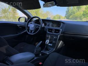 Brown Volvo V40 2013 in Riga, with an engine capacity of 1.60 L and mileage of 373 thousand km for 3400 €, photo 6 on AUTOMOTO.COM.LV