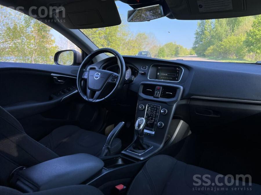 Brown Volvo V40 2013 in Riga, with an engine capacity of 1.60 L and mileage of 373 thousand km for 3400 €, photo 6 on AUTOMOTO.COM.LV
