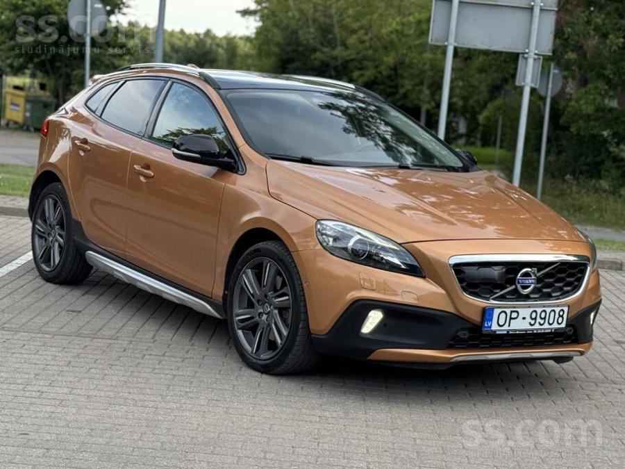 Brown Volvo V40 2013 in Jurmala, with an engine capacity of 2.50 L and mileage of 0 thousand km for 8800 €, photo 5 on AUTOMOTO.COM.LV