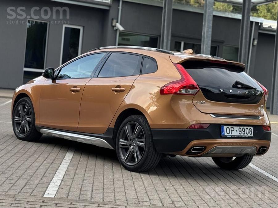 Brown Volvo V40 2013 in Jurmala, with an engine capacity of 2.50 L and mileage of 0 thousand km for 8800 €, photo 8 on AUTOMOTO.COM.LV