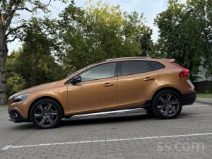 Brown Volvo V40 2013 in Jurmala, with an engine capacity of 2.50 L and mileage of 0 thousand km for 8800 €, photo 11 on AUTOMOTO.COM.LV