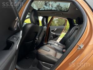 Brown Volvo V40 2013 in Jurmala, with an engine capacity of 2.50 L and mileage of 0 thousand km for 8800 €, photo 18 on AUTOMOTO.COM.LV