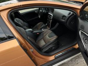 Brown Volvo V40 2013 in Jurmala, with an engine capacity of 2.50 L and mileage of 0 thousand km for 8800 €, photo 21 on AUTOMOTO.COM.LV