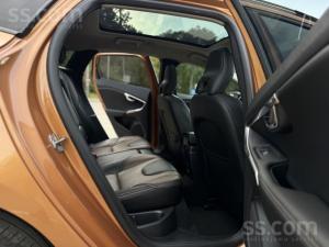 Brown Volvo V40 2013 in Jurmala, with an engine capacity of 2.50 L and mileage of 0 thousand km for 8800 €, photo 23 on AUTOMOTO.COM.LV