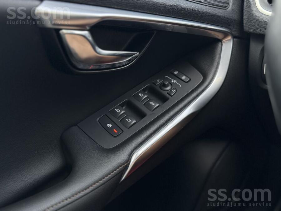 Brown Volvo V40 2013 in Jurmala, with an engine capacity of 2.50 L and mileage of 0 thousand km for 8800 €, photo 26 on AUTOMOTO.COM.LV