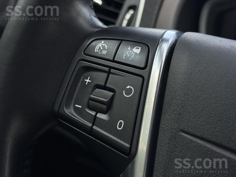 Brown Volvo V40 2013 in Jurmala, with an engine capacity of 2.50 L and mileage of 0 thousand km for 8800 €, photo 28 on AUTOMOTO.COM.LV