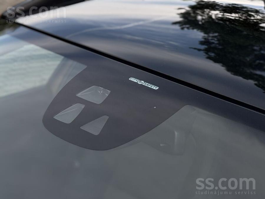 Brown Volvo V40 2013 in Jurmala, with an engine capacity of 2.50 L and mileage of 0 thousand km for 8800 €, photo 34 on AUTOMOTO.COM.LV