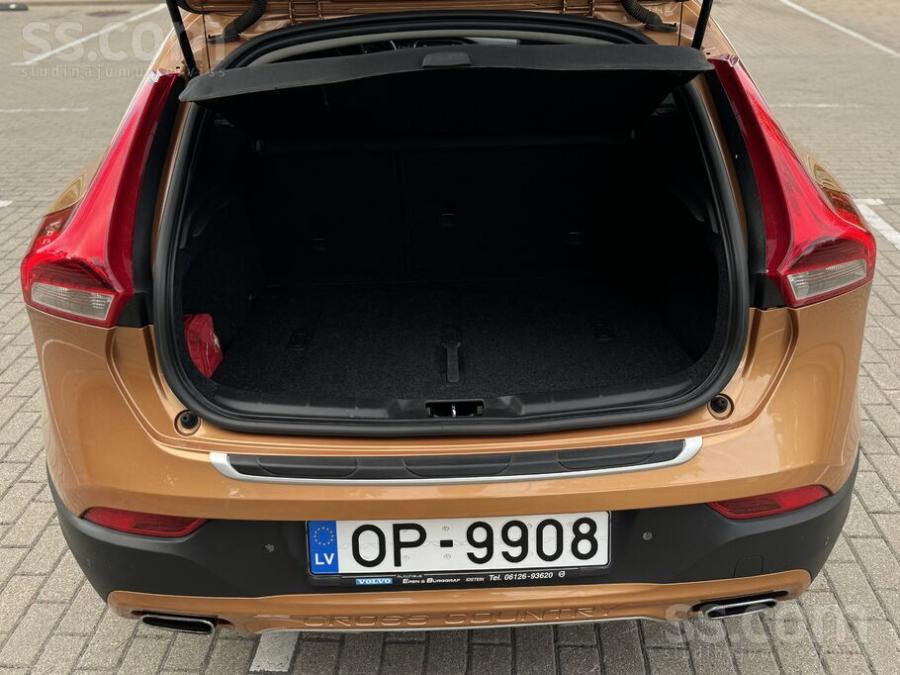 Brown Volvo V40 2013 in Jurmala, with an engine capacity of 2.50 L and mileage of 0 thousand km for 8800 €, photo 52 on AUTOMOTO.COM.LV