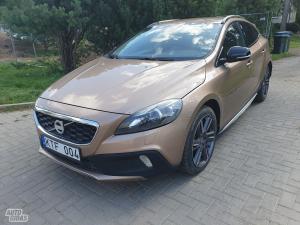 Brown Volvo V40 2013 in Vilnius, with an engine capacity of 2.00 L and mileage of 155 thousand km for 7500 €, photo  on AUTOMOTO.COM.LV