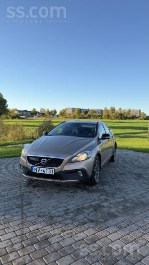 Brūns Volvo V40 2013 Balvi, ar dzinēja tilpumu 1.60 L un nobraukumu 218 tūkst. km par 10500 €, foto  vietnē AUTOMOTO.COM.LV