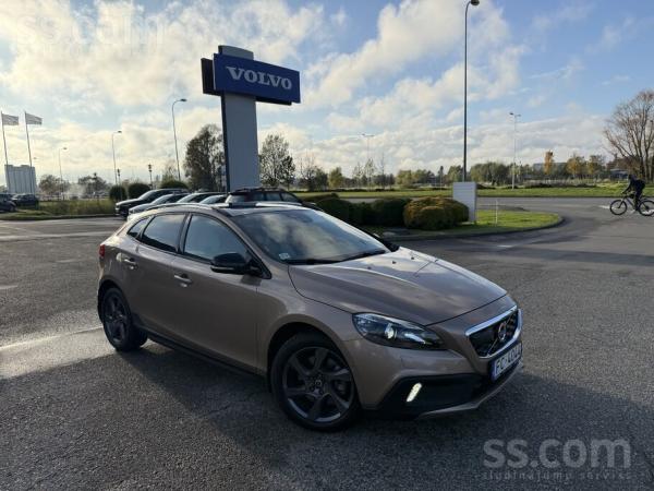 Brūns Volvo V40 2014 Rīga, ar dzinēja tilpumu 2.00 L un nobraukumu 141 tūkst. km par 11990 €, foto 2 vietnē AUTOMOTO.COM.LV