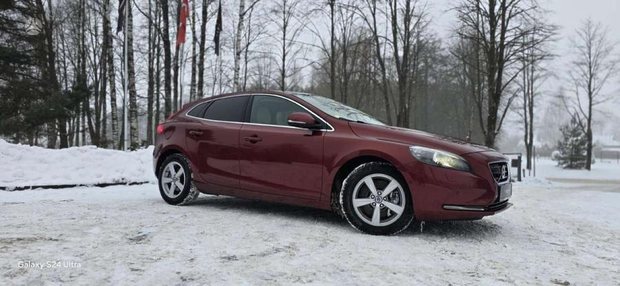 Brown Volvo V40 2014 in Kazlu Ruda, with an engine capacity of 1.97 L and mileage of 285 thousand km for 6000 €, photo 4 on AUTOMOTO.COM.LV