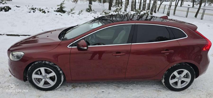Brown Volvo V40 2014 in Kazlu Ruda, with an engine capacity of 1.97 L and mileage of 285 thousand km for 6000 €, photo 9 on AUTOMOTO.COM.LV