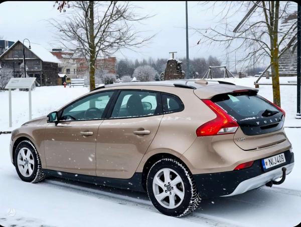 Brūns Volvo V40 2014 Šauļi, ar dzinēja tilpumu 1.60 L un nobraukumu 329 tūkst. km par 6550 €, foto 4 vietnē AUTOMOTO.COM.LV