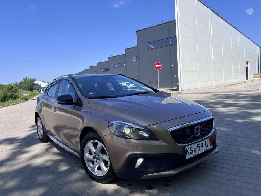 Brown Volvo V40 2015 in Kaunas, with an engine capacity of 2.00 L and mileage of 267 thousand km for 7399 €, photo 1 on AUTOMOTO.COM.LV