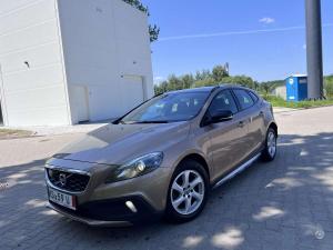 Brown Volvo V40 2015 in Kaunas, with an engine capacity of 2.00 L and mileage of 267 thousand km for 7399 €, photo 3 on AUTOMOTO.COM.LV