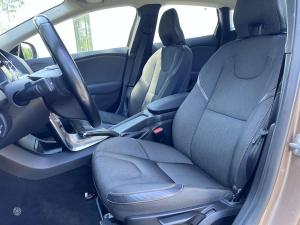 Brown Volvo V40 2015 in Kaunas, with an engine capacity of 2.00 L and mileage of 267 thousand km for 7399 €, photo 7 on AUTOMOTO.COM.LV