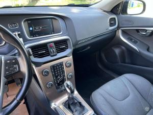 Brown Volvo V40 2015 in Kaunas, with an engine capacity of 2.00 L and mileage of 267 thousand km for 7399 €, photo 10 on AUTOMOTO.COM.LV