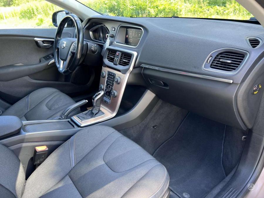 Brown Volvo V40 2015 in Kaunas, with an engine capacity of 2.00 L and mileage of 267 thousand km for 7399 €, photo 13 on AUTOMOTO.COM.LV
