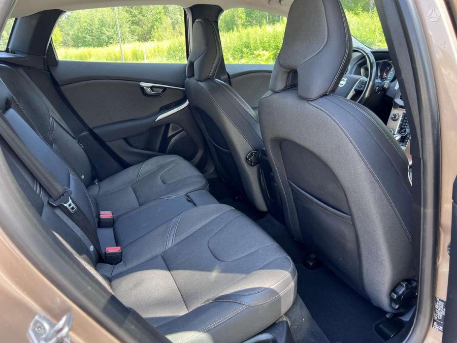 Brown Volvo V40 2015 in Kaunas, with an engine capacity of 2.00 L and mileage of 267 thousand km for 7399 €, photo 15 on AUTOMOTO.COM.LV