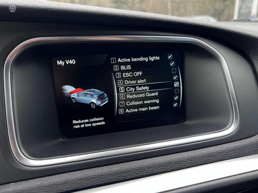 Brown Volvo V40 2015 in Kaunas, with an engine capacity of 2.00 L and mileage of 267 thousand km for 7399 €, photo 18 on AUTOMOTO.COM.LV