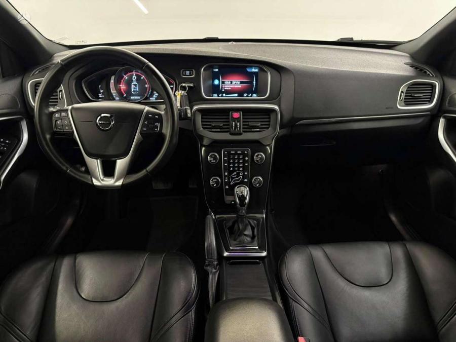 Brown Volvo V40 2016 in Marijampole, with an engine capacity of 1.97 L and mileage of 154 thousand km for 11999 €, photo 19 on AUTOMOTO.COM.LV