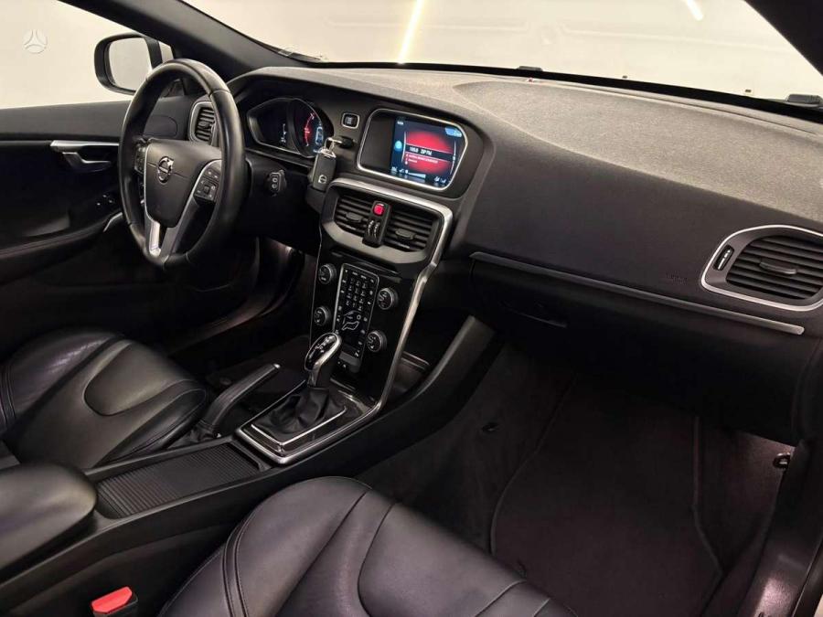 Brown Volvo V40 2016 in Marijampole, with an engine capacity of 1.97 L and mileage of 154 thousand km for 11999 €, photo 21 on AUTOMOTO.COM.LV