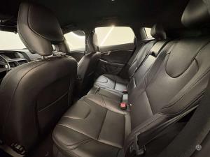 Brown Volvo V40 2016 in Marijampole, with an engine capacity of 1.97 L and mileage of 154 thousand km for 11999 €, photo 25 on AUTOMOTO.COM.LV