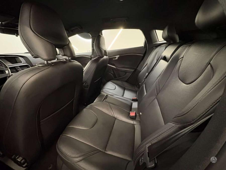 Brown Volvo V40 2016 in Marijampole, with an engine capacity of 1.97 L and mileage of 154 thousand km for 11999 €, photo 25 on AUTOMOTO.COM.LV