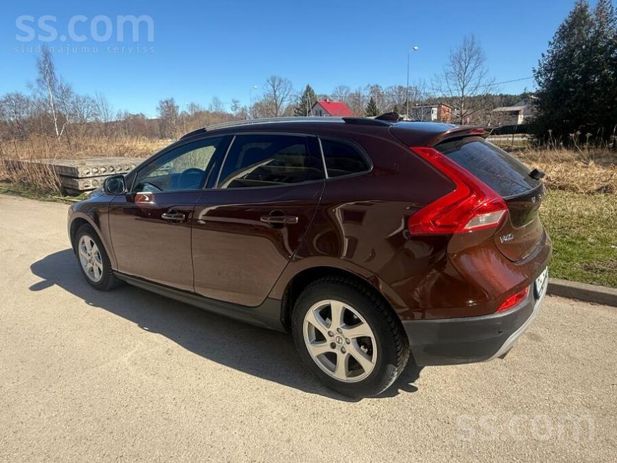 Brūns Volvo V40 2016 Rīga, ar dzinēja tilpumu 2.00 L un nobraukumu 146 tūkst. km par 8500 €, foto 5 vietnē AUTOMOTO.COM.LV