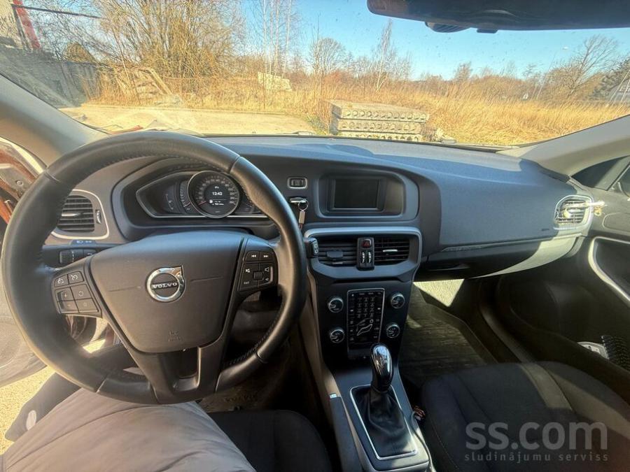 Brūns Volvo V40 2016 Rīga, ar dzinēja tilpumu 2.00 L un nobraukumu 146 tūkst. km par 8500 €, foto 7 vietnē AUTOMOTO.COM.LV
