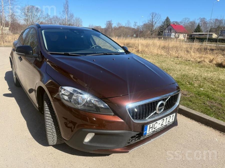 Brūns Volvo V40 2016 Rīga, ar dzinēja tilpumu 2.00 L un nobraukumu 146 tūkst. km par 8500 €, foto 8 vietnē AUTOMOTO.COM.LV
