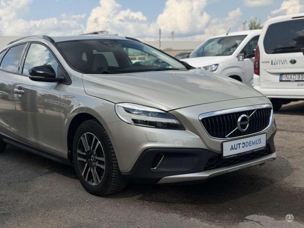 Brown Volvo V40 2017 in Mazeikiai, with an engine capacity of 2.00 L and mileage of 283 thousand km for 10700 €, photo 7 on AUTOMOTO.COM.LV