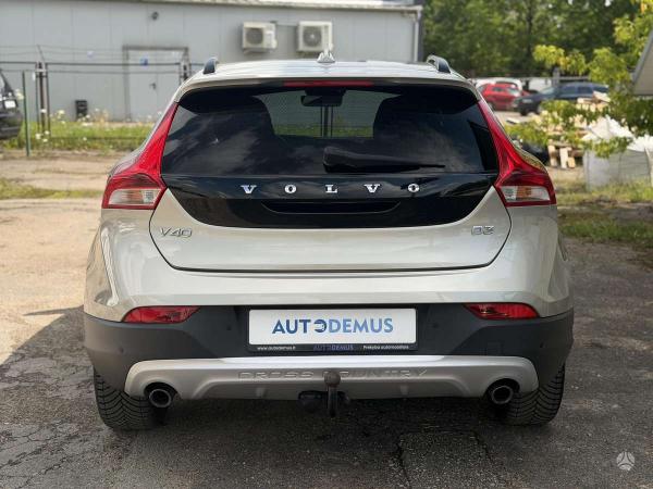 Brown Volvo V40 2017 in Mazeikiai, with an engine capacity of 2.00 L and mileage of 283 thousand km for 10700 €, photo 9 on AUTOMOTO.COM.LV