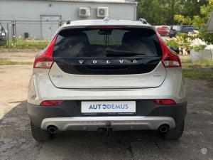 Brown Volvo V40 2017 in Mazeikiai, with an engine capacity of 2.00 L and mileage of 283 thousand km for 10700 €, photo 10 on AUTOMOTO.COM.LV