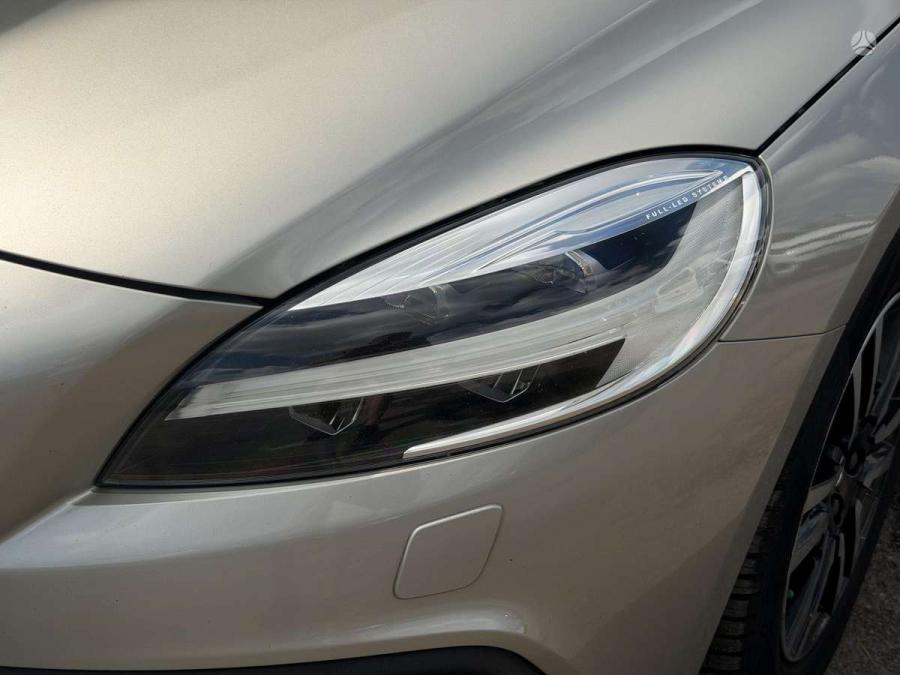 Brown Volvo V40 2017 in Mazeikiai, with an engine capacity of 2.00 L and mileage of 283 thousand km for 10700 €, photo 13 on AUTOMOTO.COM.LV