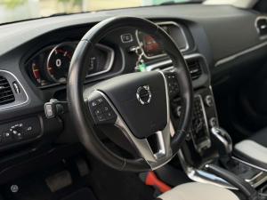 Brown Volvo V40 2017 in Mazeikiai, with an engine capacity of 2.00 L and mileage of 283 thousand km for 10700 €, photo 16 on AUTOMOTO.COM.LV